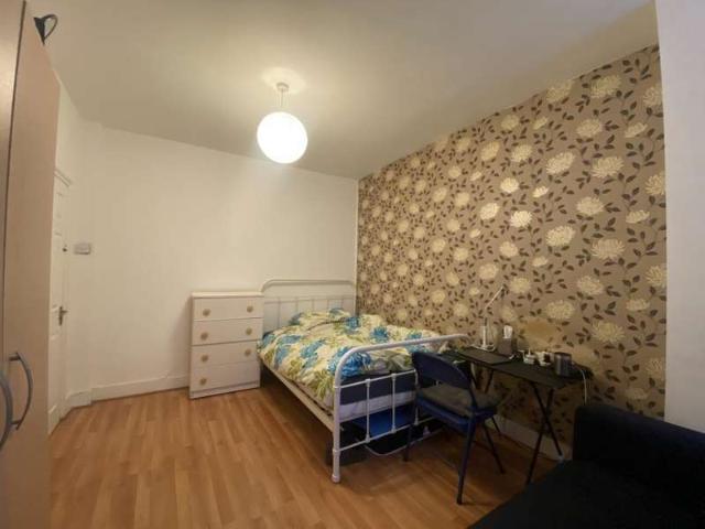 1 Bedroom House Share