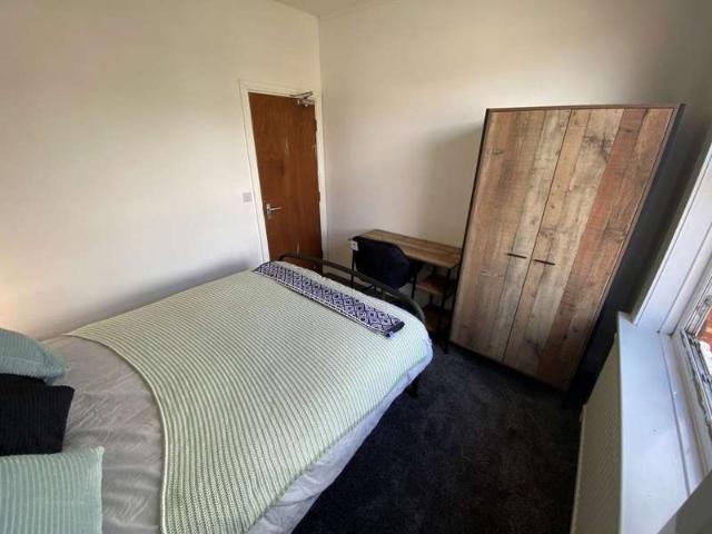 1 Bedroom House Share