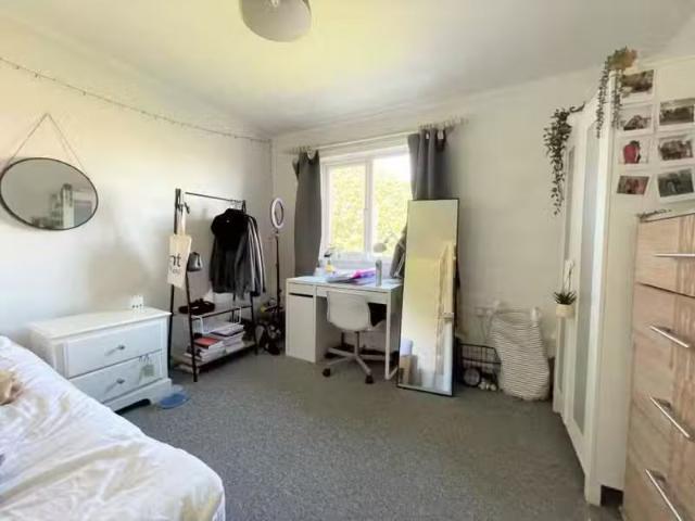1 bedroom house share for rent in 117 Downs Rd Room lets 4.