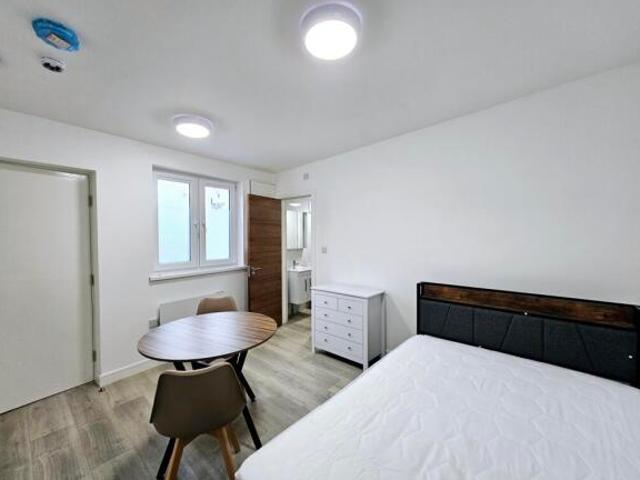 1 bedroom house share for rent in 110 Hythe Street Room 7 Dartford DA1 1BN, DA1