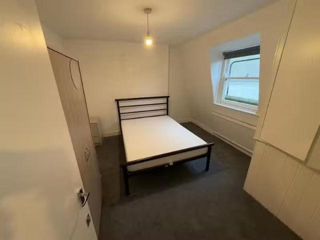 1 bedroom house share for rent in 1, 22 Clarence Square, Brigh.