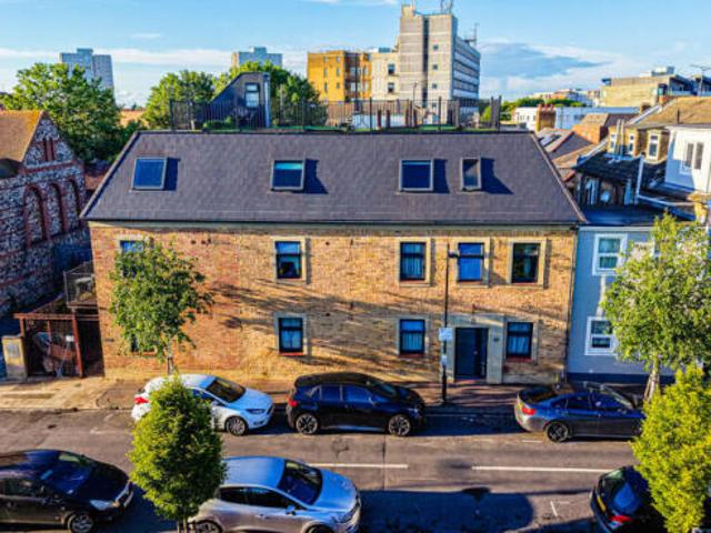 1 bedroom house share for rent in 2 St. Johns Road, Westcliff on sea, SS0