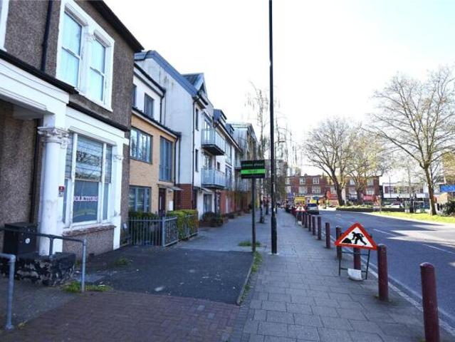 1 bedroom house share for rent in 6a Parchmore Road, Thornton Heath, Surrey, CR7