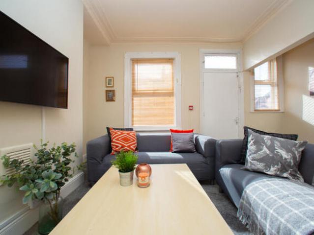 1 bedroom house share for rent in 81 Headingley Avenue, Headingley, Leeds, LS6 3ER, LS6