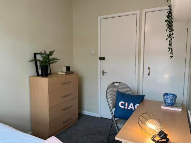 1 bedroom house share for rent in 81 Headingley Avenue, Headingley, Leeds, LS6 3ER, LS6