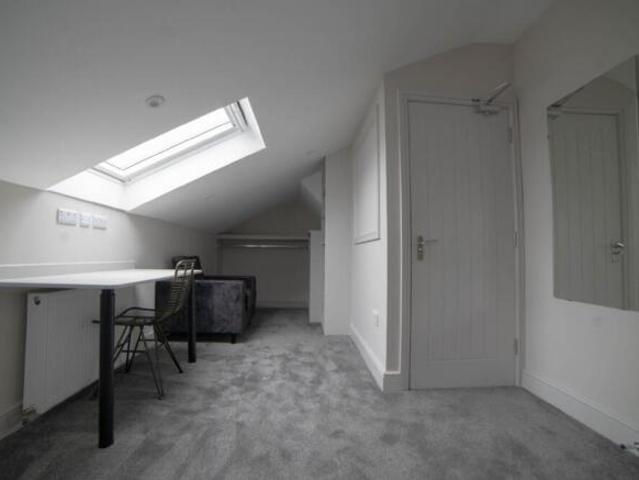 1 bedroom house share for rent in 8 Bed Wellington Avenue, L15