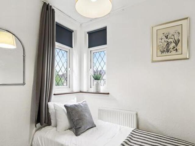 1 Bedroom House Share For Rent In Courthope Road