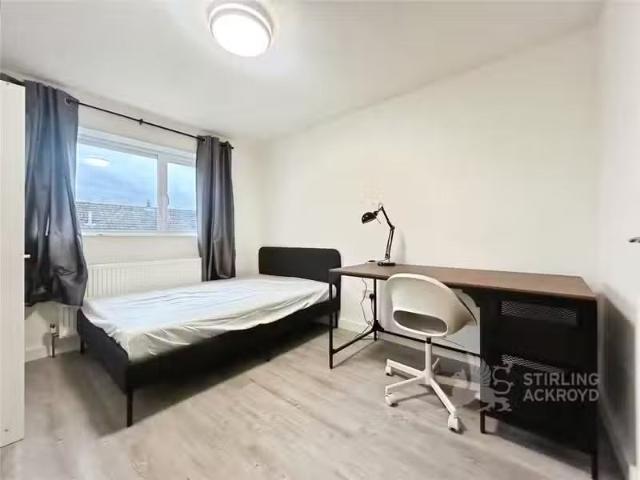 1 bedroom house share for rent in Cobbett Road, Guildford, Sur.