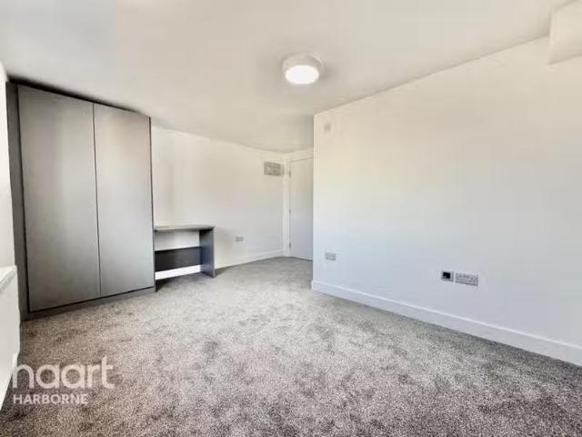 1 bedroom house share for rent in Causeway Heights, Oldbury, B68