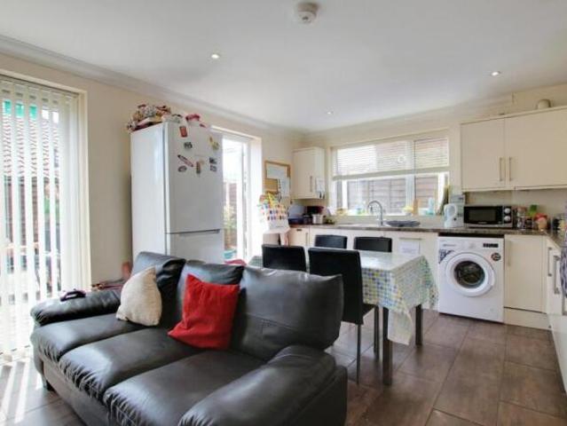 6 bedroom house share for rent in Church Walk BILLS INC BEDROOM, BN11
