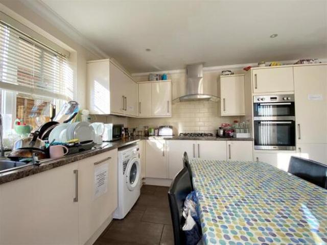 6 bedroom house share for rent in Church Walk BILLS INC BEDROOM, BN11