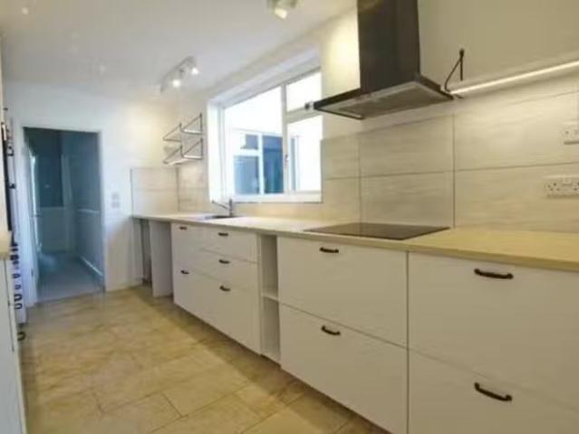 1 bedroom house share for rent in Charlton Road, Kingswood, Br.