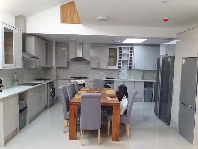 1 bedroom house share for rent in Cheriton Avenue, Ilford, Esi.