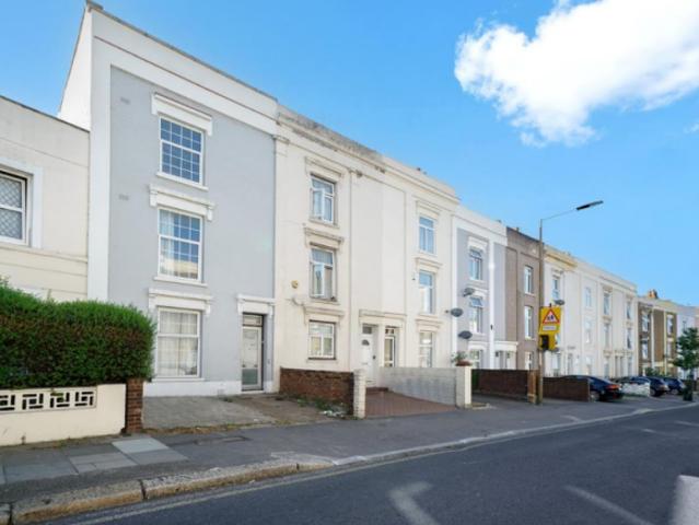 1 bedroom house share for rent in Crescent Road, London, SE18