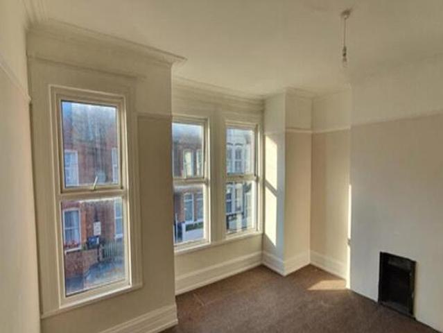 1 Bedroom House Share For Rent In Croydon