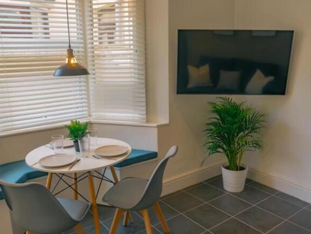 1 bedroom house share for rent in Curtis Street, Swindon, SN1 5JZ, SN1