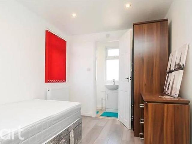 1 bedroom house share for rent in Addison Road Reading RG1 8EN RG1