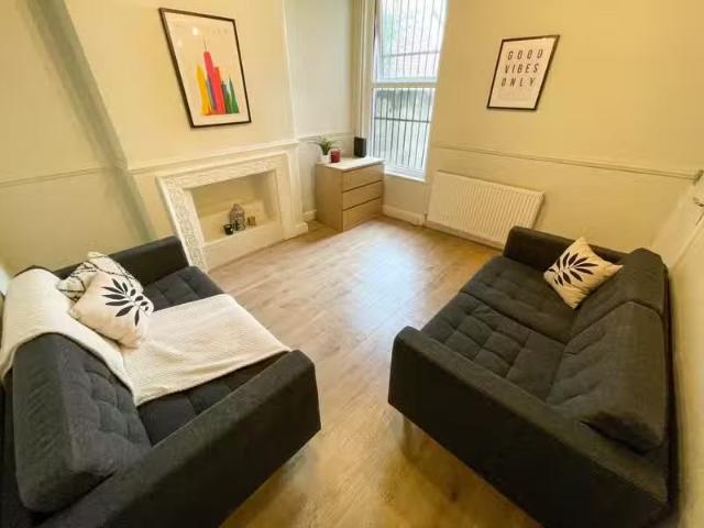 1 bedroom house share for rent in Adelaide Road, L7 8SQ,, L7