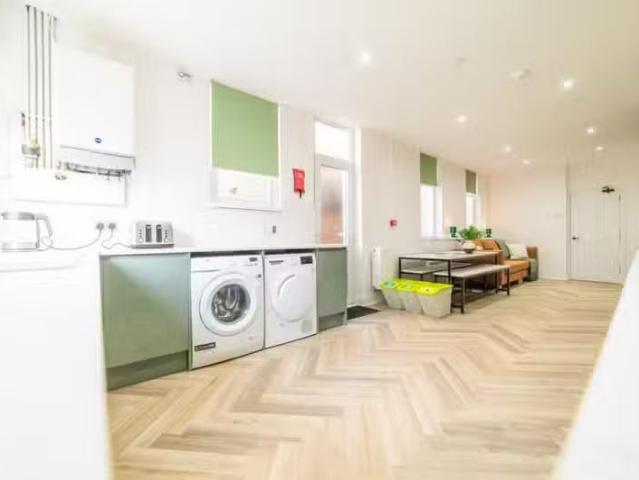 1 bedroom house share for rent in Allensbank Road, Heath, CF14