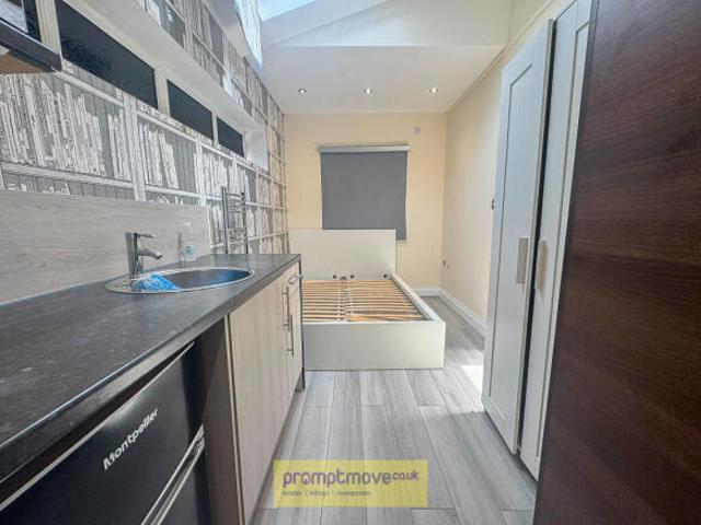 1 bedroom house share for rent in Ashcroft Road Luton LU2 9AA, LU2