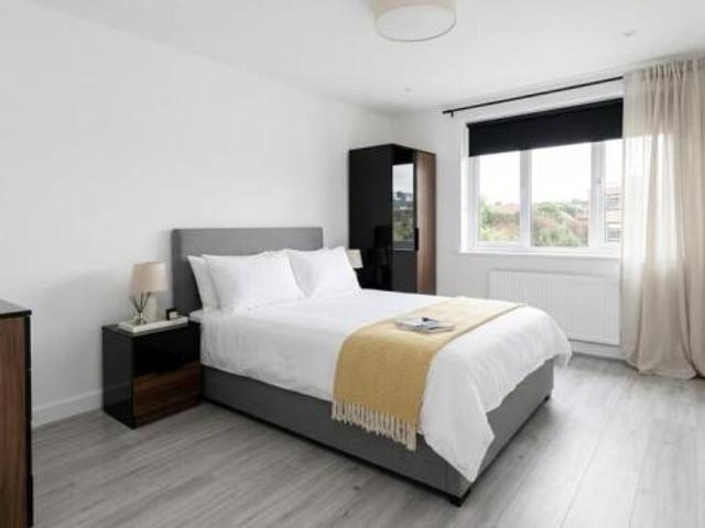 1 bedroom house share for rent in Boundary Road, Colliers Wood, London, SW19