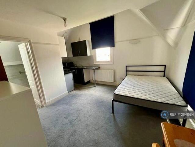 1 bedroom house share for rent in Bounds Green Road, London, N11
