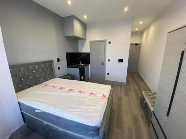 1 bedroom house share for rent in Bournemouth Park Road Southend on Sea, SS2