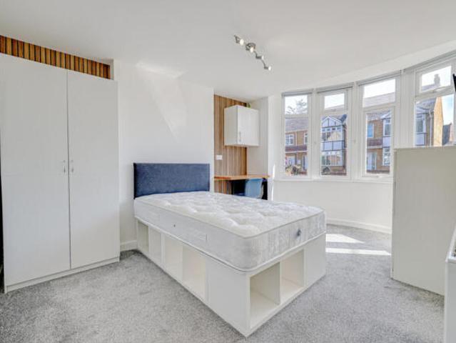 1 bedroom house share for rent in Bournemouth Park Road, Southend on Sea, SS2