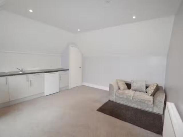1 bedroom house share for rent in Bournemouth Road, Poole, Dor.