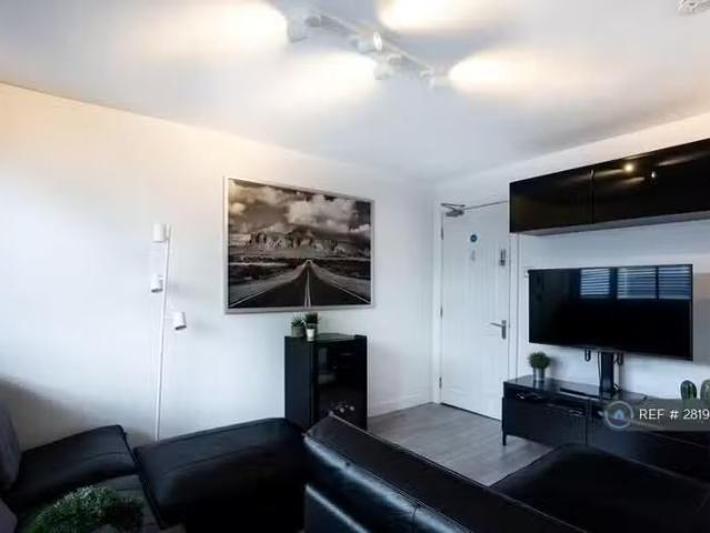 1 bedroom house share for rent in Barrie Road, Farnham, GU9