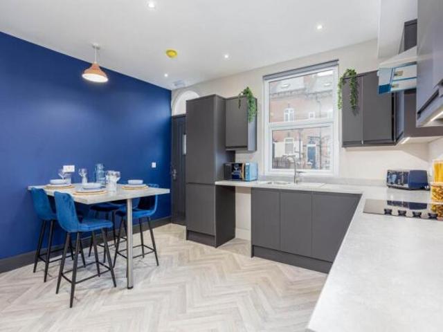 1 bedroom house share for rent in Barton Grove Room 4, Holbeck, Leeds, LS11