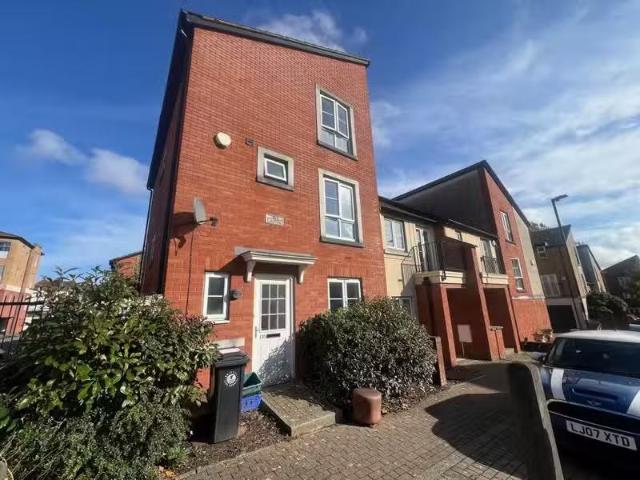 1 bedroom house share for rent in Bartholomews Square, Horfiel.