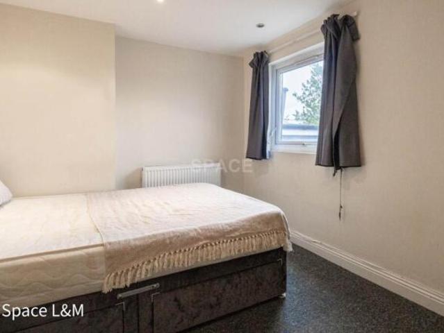 1 bedroom house share for rent in Basingstoke Road, Reading, Berkshire, RG2 0ET. RG2