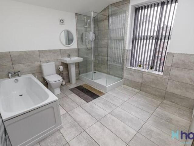 1 bedroom house share for rent in Bed 1 Castlewood Rd, L6