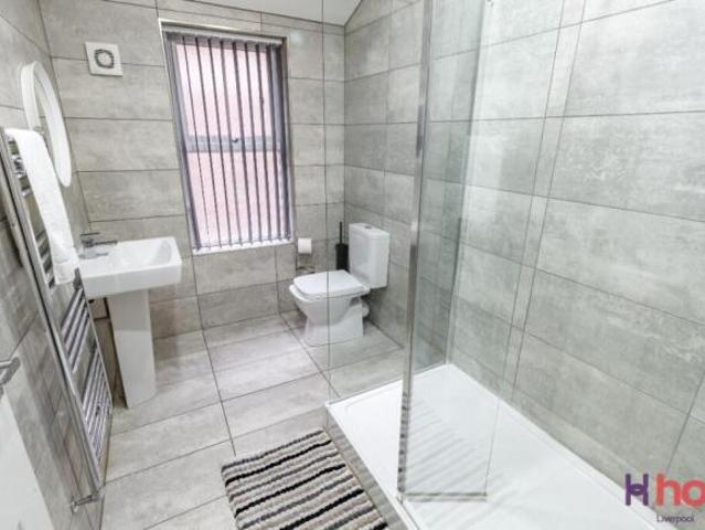 1 bedroom house share for rent in Bed 3 Castlewood Rd, L6