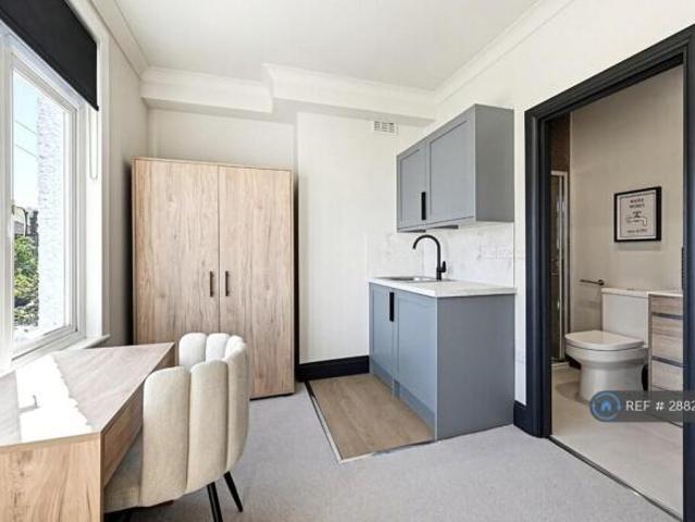 1 bedroom house share for rent in Blithdale Road, London, SE2
