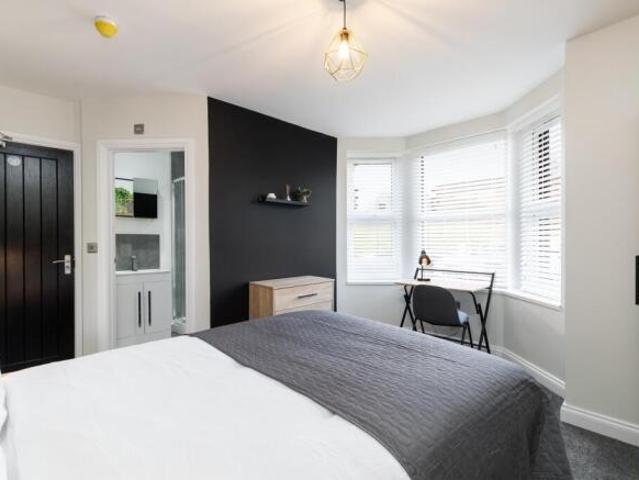 1 bedroom house share for rent in Bradford Road, Pudsey, Leeds, LS28