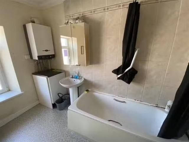 1 bedroom house share for rent in Broadway, Treforest, CF37