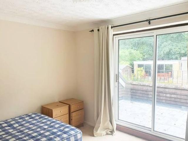 1 bedroom house share for rent in Broadlands Close Calcot RG31