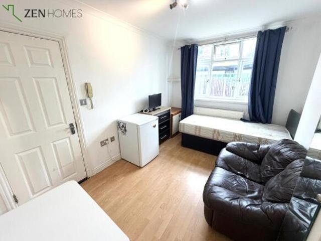 1 bedroom house share for rent in Bury Street, London, N9