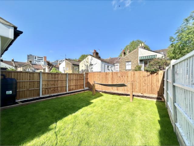 1 bedroom house share for rent in Gordon Road, Southend On Sea, SS1