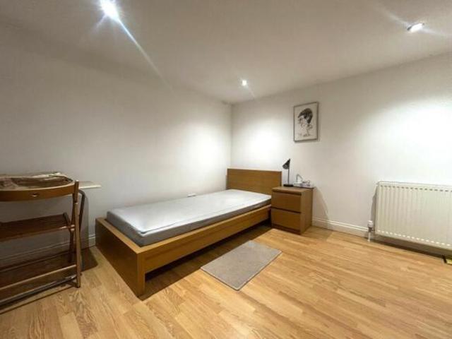 1 bedroom house share for rent in Greencourt Avenue, Edgware, HA8