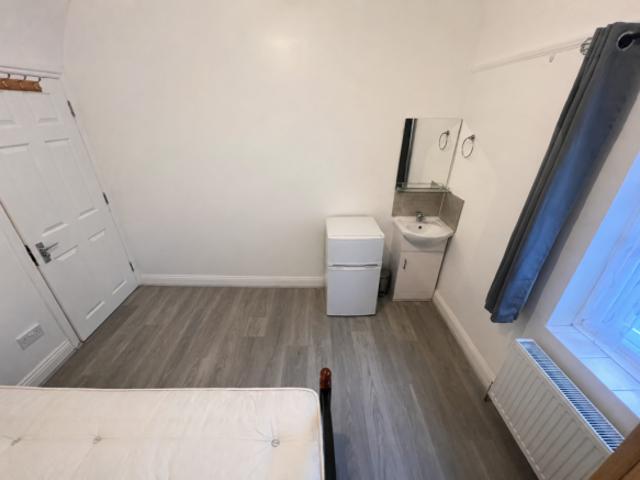 1 bedroom house share for rent in Grove Park, London, E11