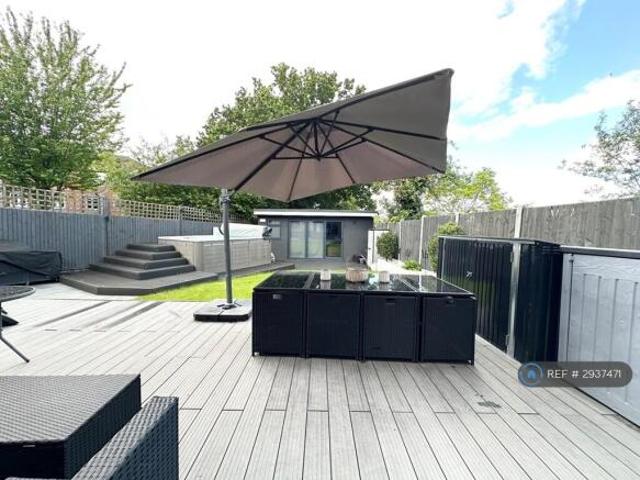 1 bedroom house share for rent in Grove Park Road, London, SE9