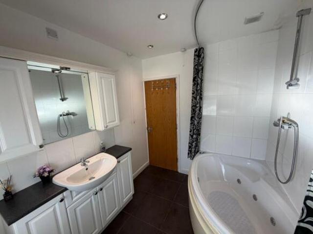 1 bedroom house share for rent in Double Room Available In Tetley Rd, Hall Green, B11