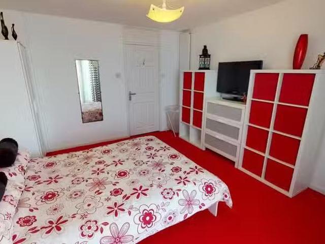 1 bedroom house share for rent in Double Room To Let In Mitcha.