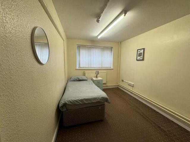 1 bedroom house share for rent in Double rooms available in B12