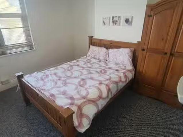 1 bedroom house share for rent in Double Rooms Available, Pers.