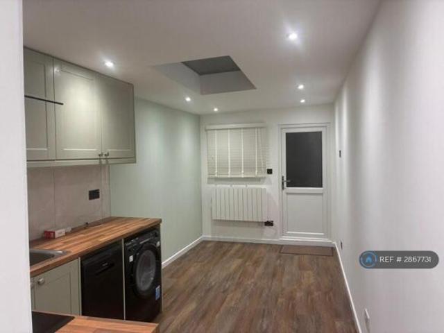 1 bedroom flat for rent in Daisy Close, Croydon, CR0