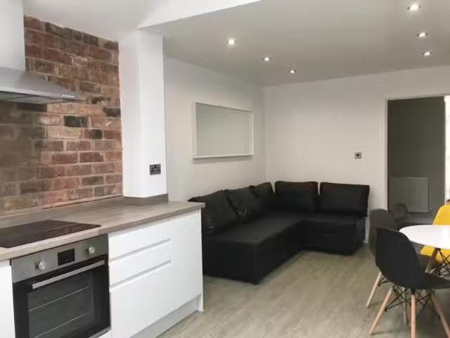 1 bedroom house share for rent in Daisy Road, Birmingham, B16
